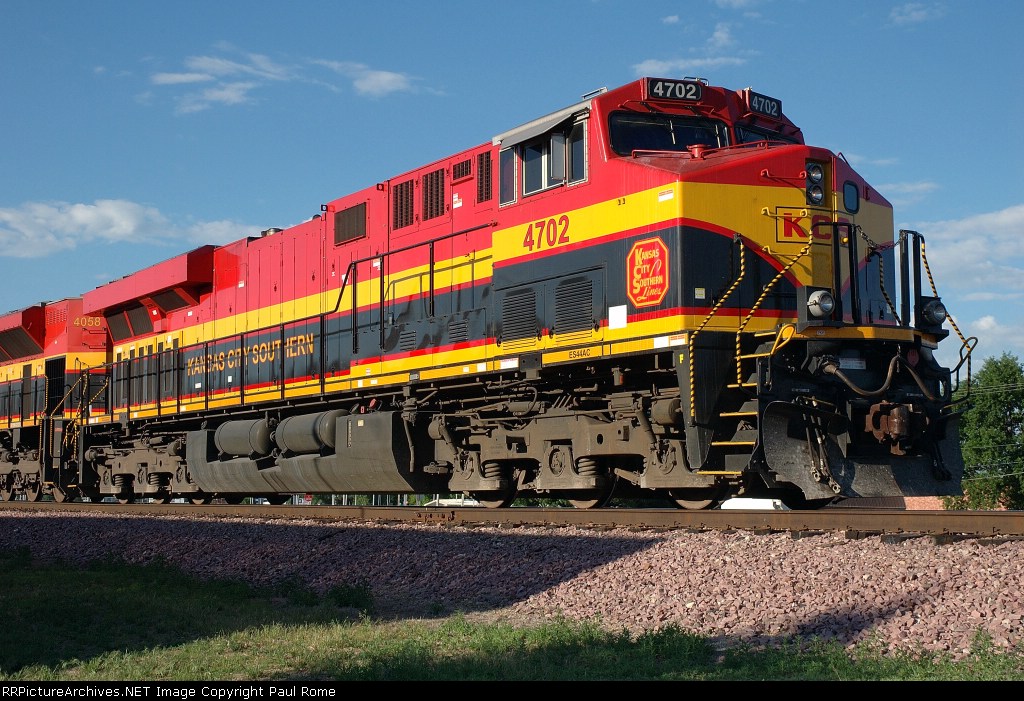 KCS 4702, GE ES44AC, on the BNSF